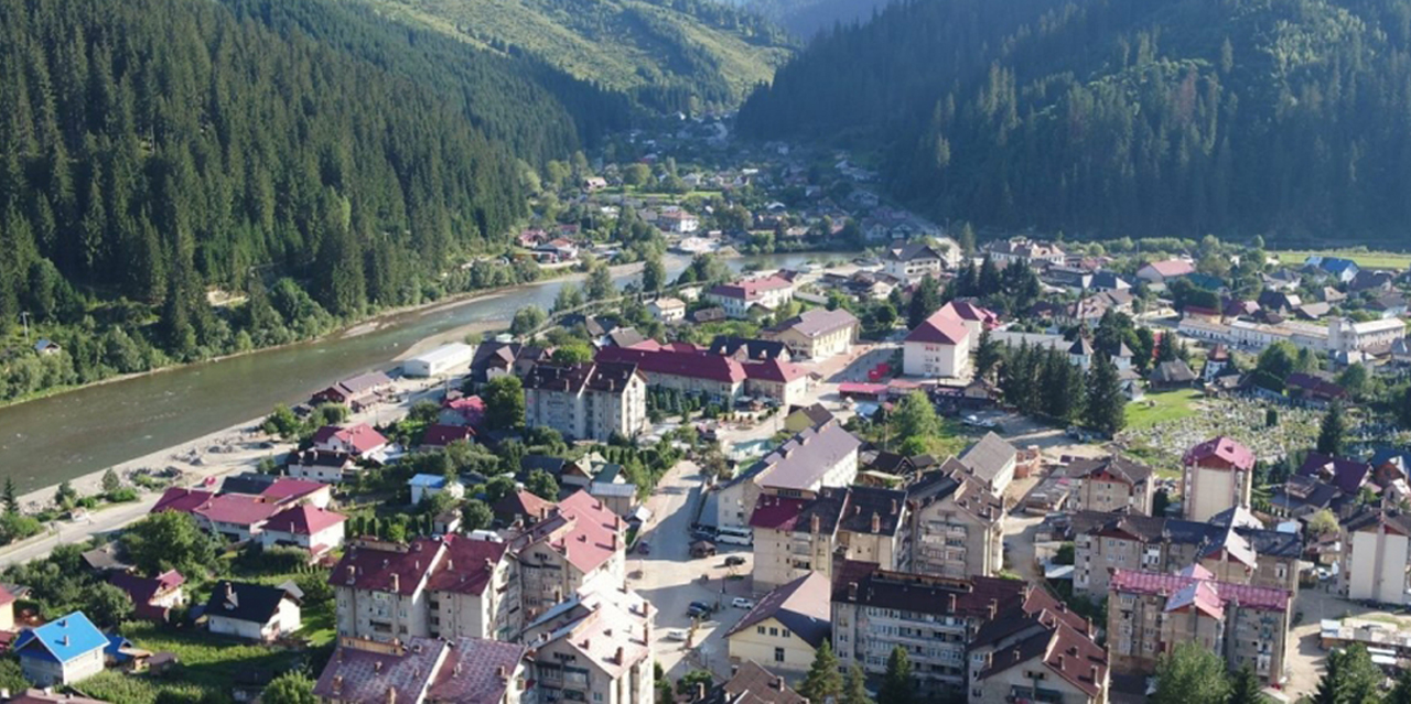Cel mai mare oraș din România e ascuns în munți. Este de două ori mai ...