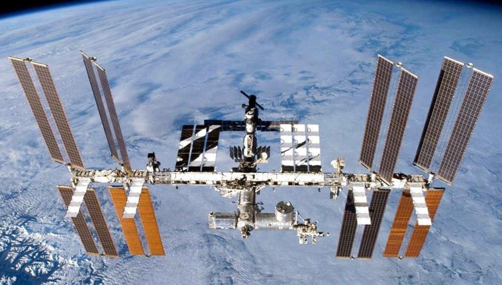 Astronauții de pe Stația Internațională, refugiați în Camera de Panică ...